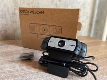 Comprar Logitech C930 su privatumo skydeliu